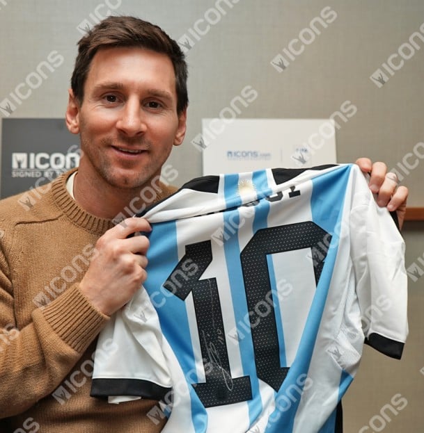 Another Signing with Lionel Messi! - Icons.com News