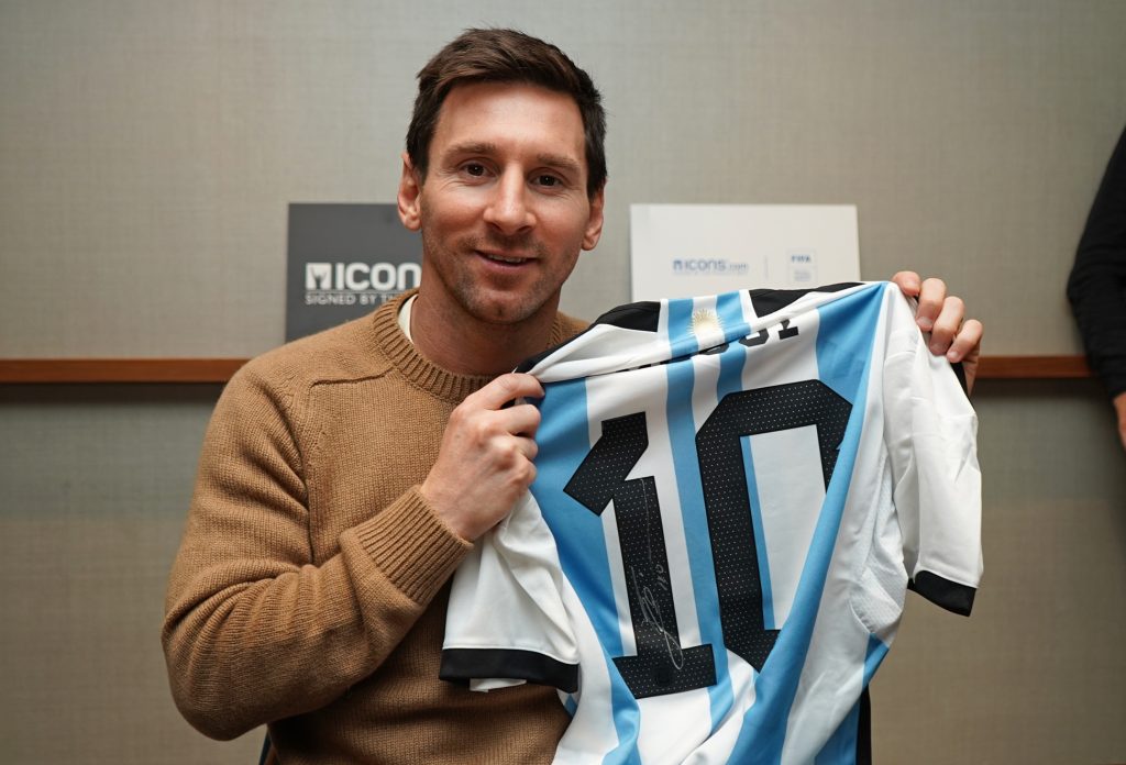 December 12, 2022 - Icons.com News